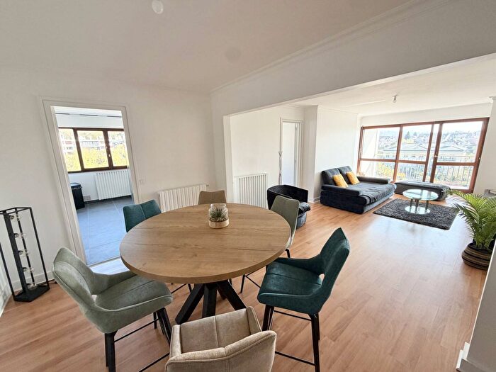 Appartement à louer - Noisy-le-Roi - 4 pièces - 2 chambres