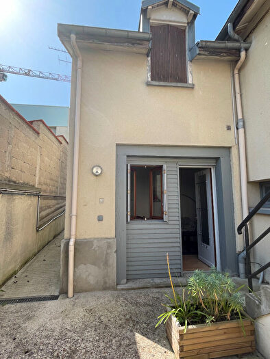 Appartement à vendre - Saint-Cyr-lécole, Hôtel de ville - 1 pièce