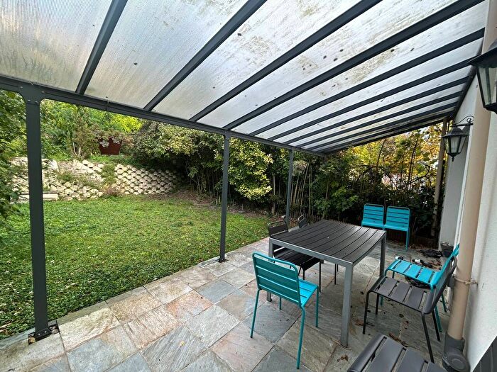 Maison à louer - Sud, Le Mesnil-le-Roi - 7 pièces - 4 chambres