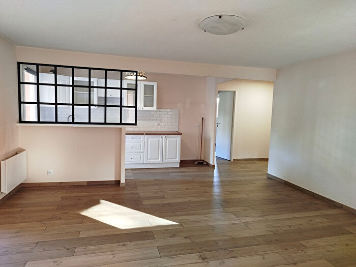 Appartement à louer - Vence, La Sine, La Plus Basse Sine - 4 pièces - 3 chambres