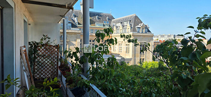 Appartement 2 pièces à vendre - Saint-Denis, Centre-ville, Basilique
