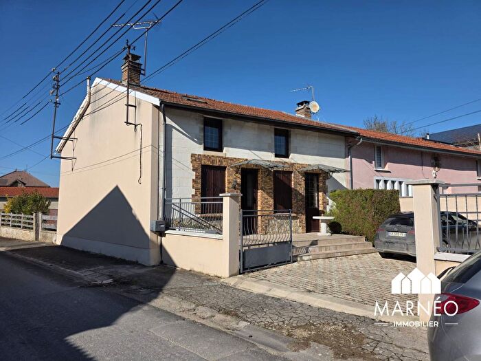 Maison à louer - Saint-Étienne-au-Temple - 4 pièces - 2 chambres