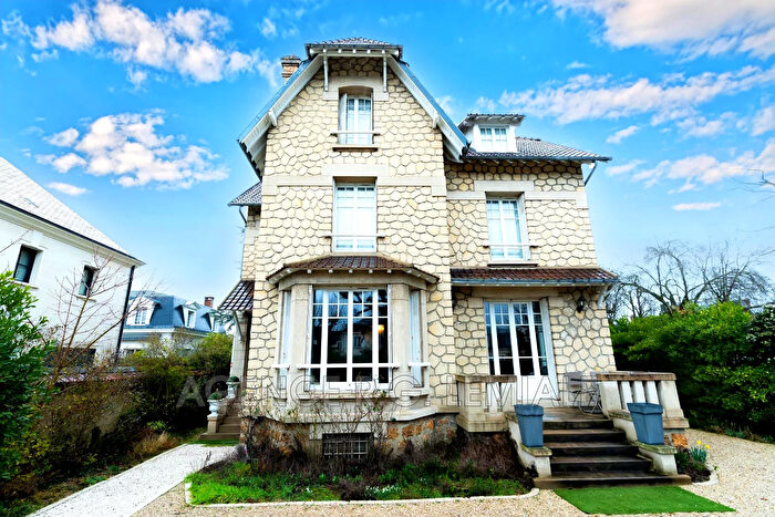 Maison à vendre - Maisons-Laffitte, Centre-ville - 11 pièces - 6 chambres