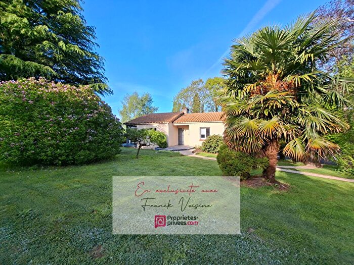 Maison 8 pièces à Saint-Michel-Mont-Mercure, à vendre