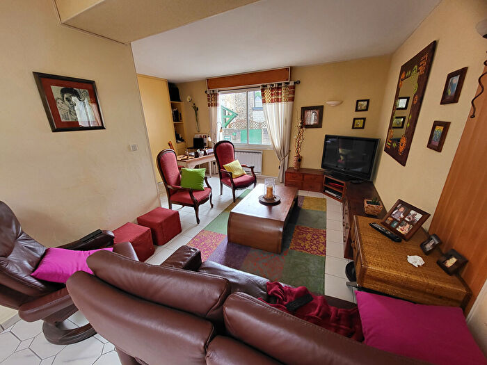 Maison 9 pièces à Montsûrs, à vendre
