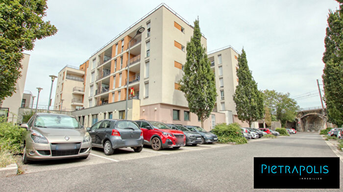 Appartement 4 pièces à Givors, Centre-ville, à vendre