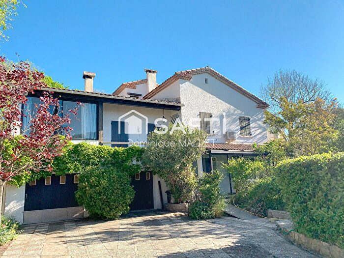 Maison à vendre - Nîmes, Terres de Rouvière, LEau Bouillie - 8 pièces - 5 chambres