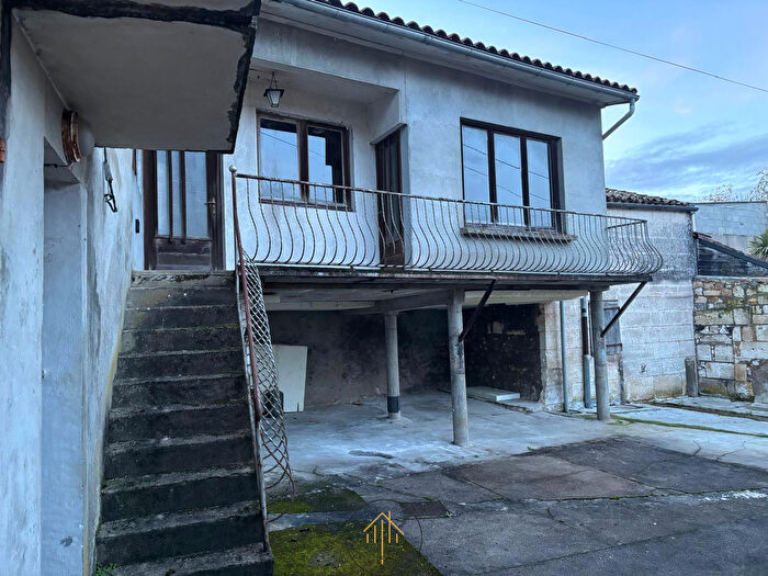 Maison à vendre - Touvre - 1 pièce - 1 chambre