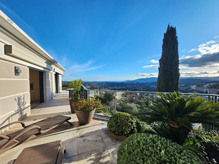 Appartement à louer - Grasse, Saint-Jacques - 5 pièces - 4 chambres