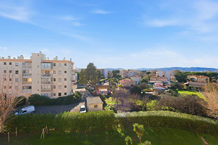 Appartement à vendre - Fréjus, Fréjus Plage - 4 pièces - 2 chambres