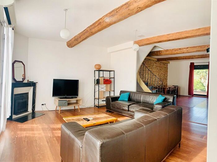 Maison à vendre - Saint-Estève - 8 pièces - 4 chambres