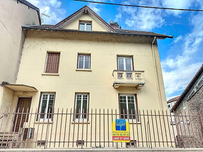 Centre Ville Est, Bourgoin-Jallieu : Appartement 3 pièces à louer