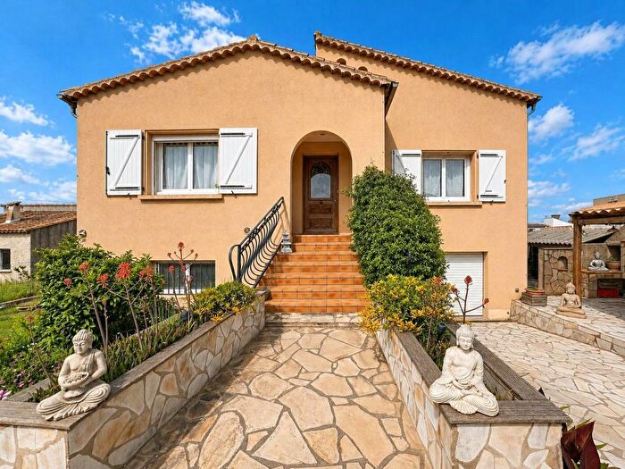 Maison 10 pièces à vendre - Vias, Ville