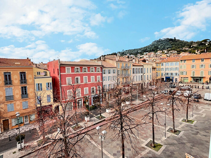 Appartement à vendre - Hyères, Centre-ville - 3 pièces - 2 chambres