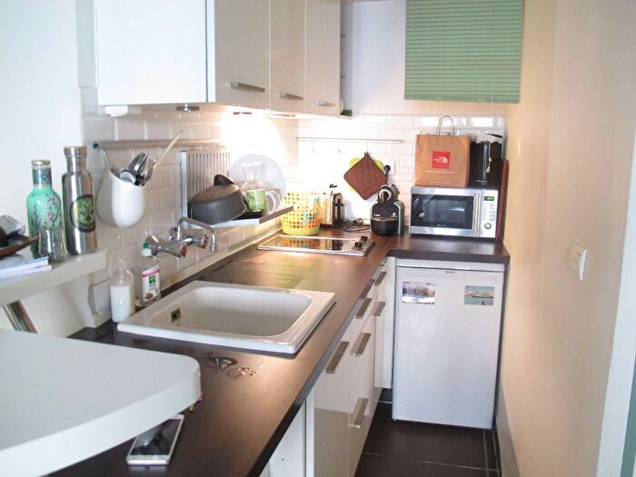 Appartement à louer - Paris e , Belleville - 1 pièce