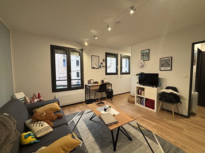 Appartement à louer - Périgueux, Centre-ville, La Gare, Saint-Martin - 1 pièce