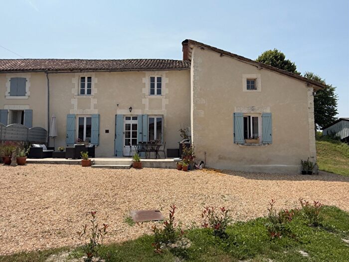 Maison à vendre - Aubeterre-sur-Dronne - 6 pièces - 3 chambres