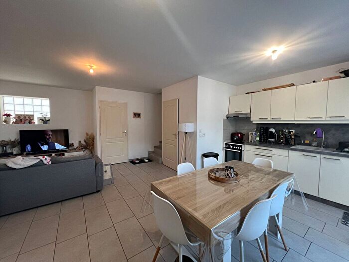 Maison à louer - Tignieu-Jameyzieu - 3 pièces - 2 chambres