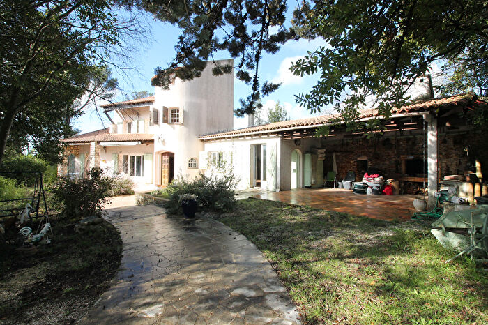 Maison à vendre - Nîmes, Terres de Rouvière, LEau Bouillie - 7 pièces - 3 chambres