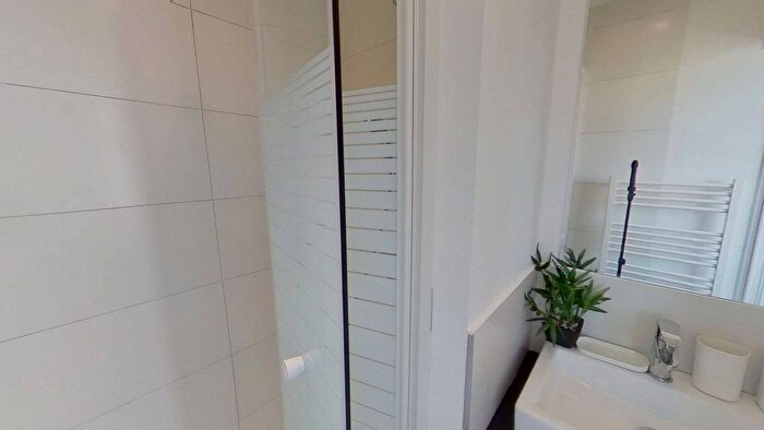 Appartement à louer - Le Grand Trou, Lyon ème arrondissement - 6 pièces - 1 chambre