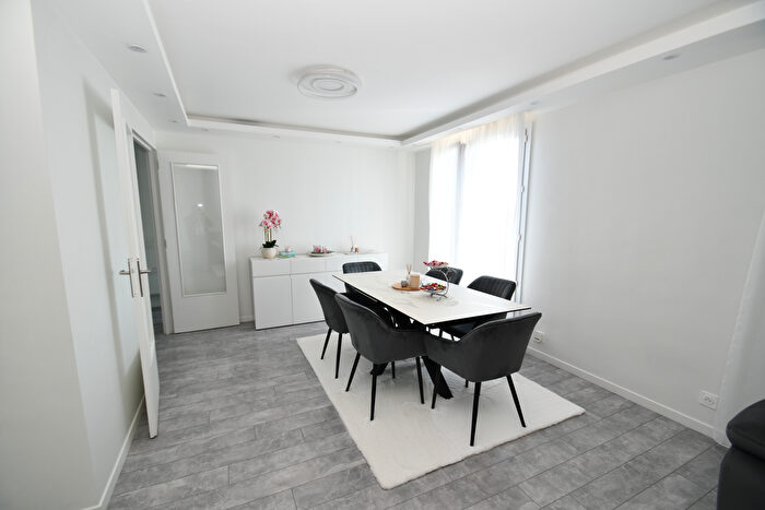 Livry-Gargan, Centre-ville : Appartement 3 pièces à vendre
