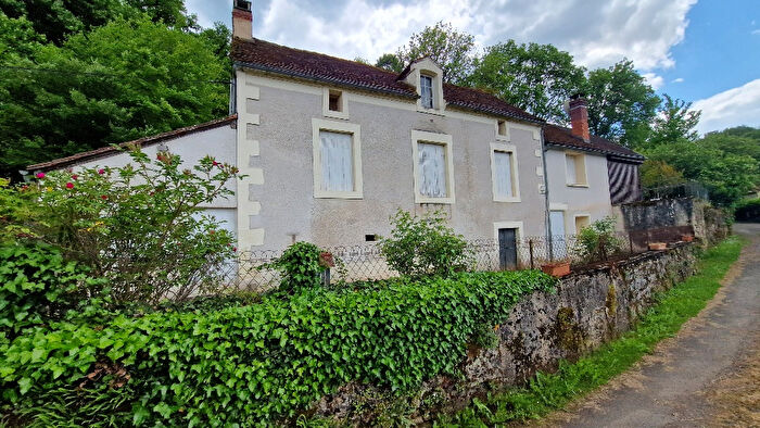 Maison à louer - Cubjac - 4 pièces - 2 chambres
