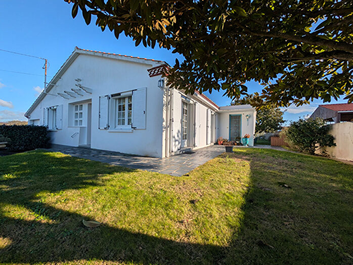 Maison à vendre - Challans, Saint Dominique, Route des Sables dOlonne - 5 pièces - 3 chambres