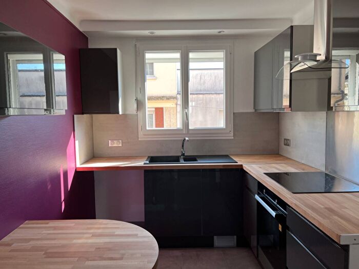 Appartement à louer - Clairmarais-Charles Arnould, Reims - 4 pièces - 2 chambres