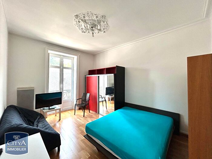 Nantes, Saint-Clément, Jardin des plantes, Caserne Lamoricière : Appartement 1 pièce à louer
