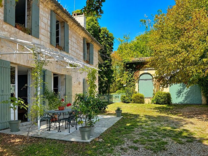 Le Pizou : Maison 11 pièces à vendre