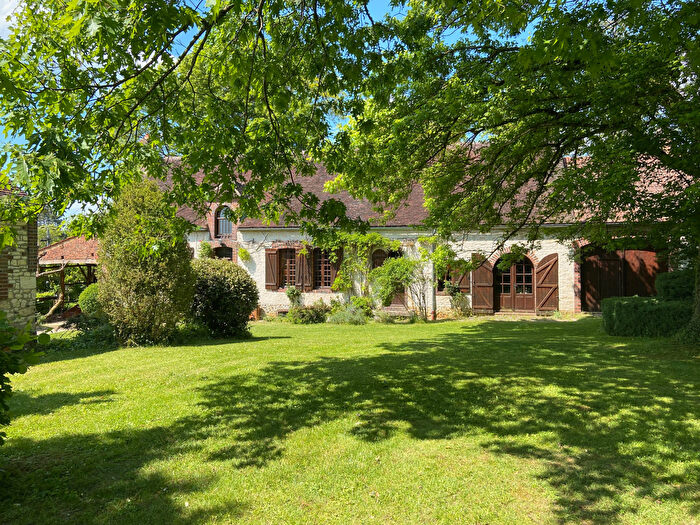 Maison à vendre - Saint-Maurice-le-Vieil - 9 pièces - 5 chambres