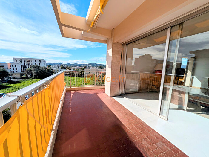 Appartement à vendre - Antibes, Antibes-les-Pins, Trianon, Le Fournel, Peyregoue - 2 pièces - 1 chambre