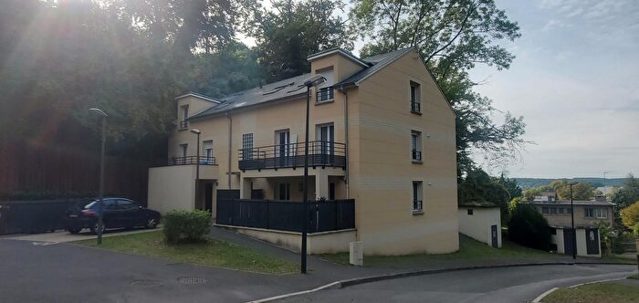 Appartement à louer - Verneuil-en-Halatte - 3 pièces - 2 chambres