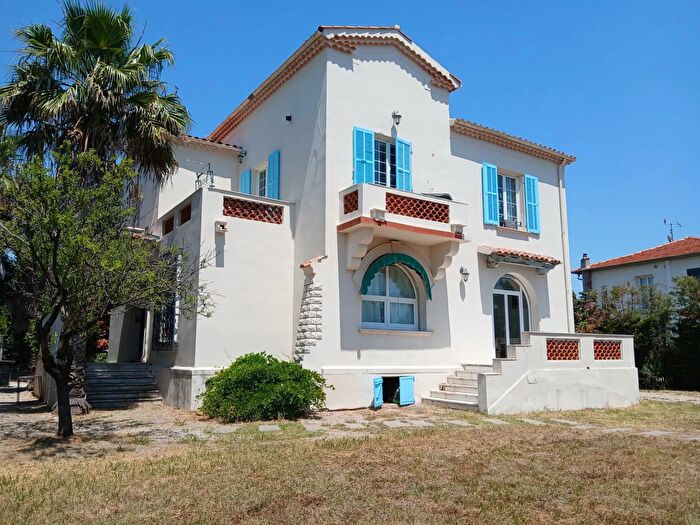 Cagnes-sur-Mer, Les Bréguières : Maison 9 pièces à vendre