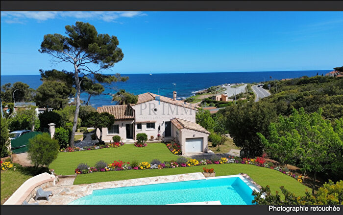 Maison à vendre - Roquebrune-sur-Argens, Les Issambres, La Vigie, Les Dolmens, Plages, Calanques - 4 pièces - 3 chambres