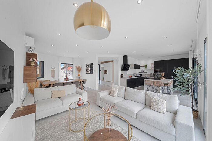 Maison à vendre - Châtenoy-en-Bresse - 6 pièces - 4 chambres