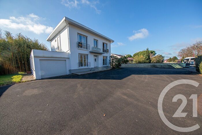 Maison à vendre - Le Taillan-Médoc - 8 pièces - 6 chambres