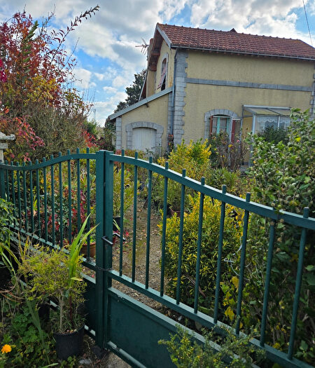 Maison à vendre - Poillé-sur-Vègre - 4 pièces - 2 chambres