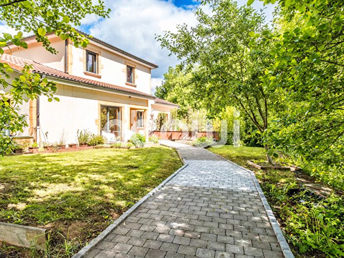 Maison 10 pièces à vendre à Pouilly-le-Monial