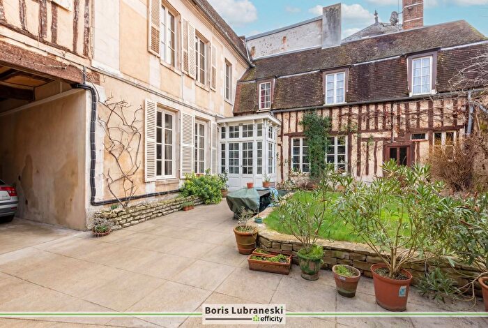 Maison à vendre - Auxerre, Centre-ville - 12 pièces - 6 chambres