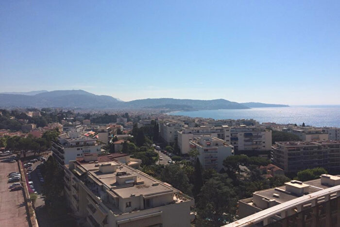 Appartement à louer - Nice, Fabron - 2 pièces - 1 chambre