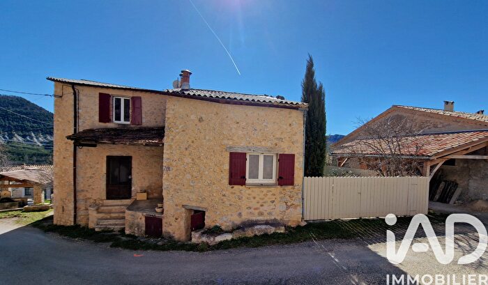 Maison à vendre - Mévouillon - 5 pièces - 3 chambres