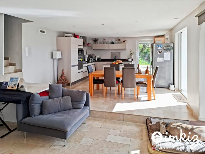 Maison à vendre - Châteauneuf-Grasse - 4 pièces - 3 chambres