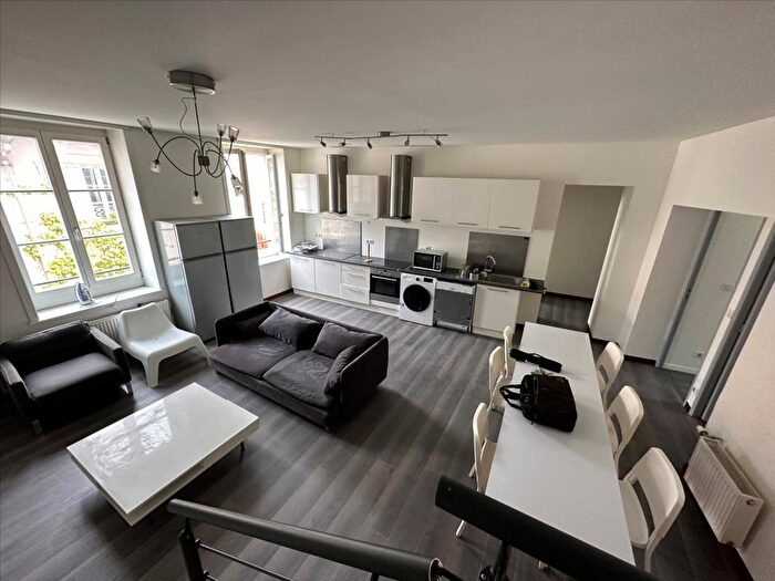 Appartement 6 pièces à louer à Nancy, Ville vieille, Léopold