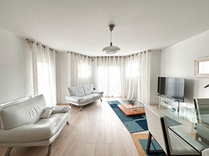 Appartement à vendre - Le Plessis-Trévise, Centre-ville, Orly Parc - 3 pièces - 2 chambres