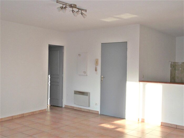 Appartement à louer - Fleury - 2 pièces - 1 chambre