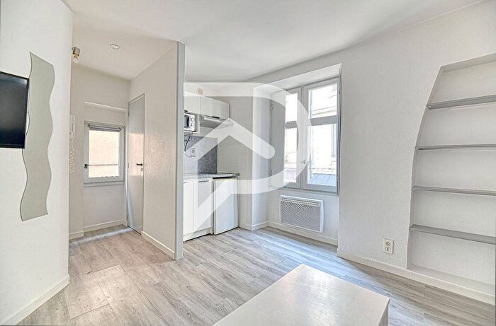 Appartement à louer - Arènes, Nimes - 1 pièce