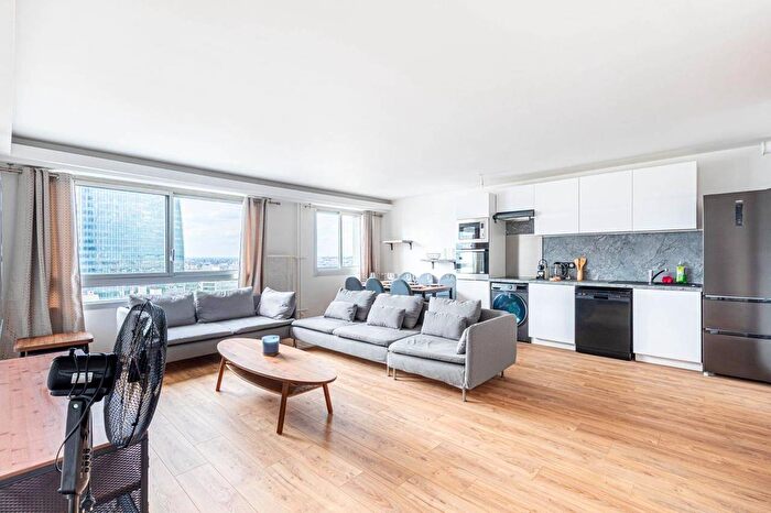 Appartement à louer - Gambetta, Courbevoie - 4 pièces - 3 chambres