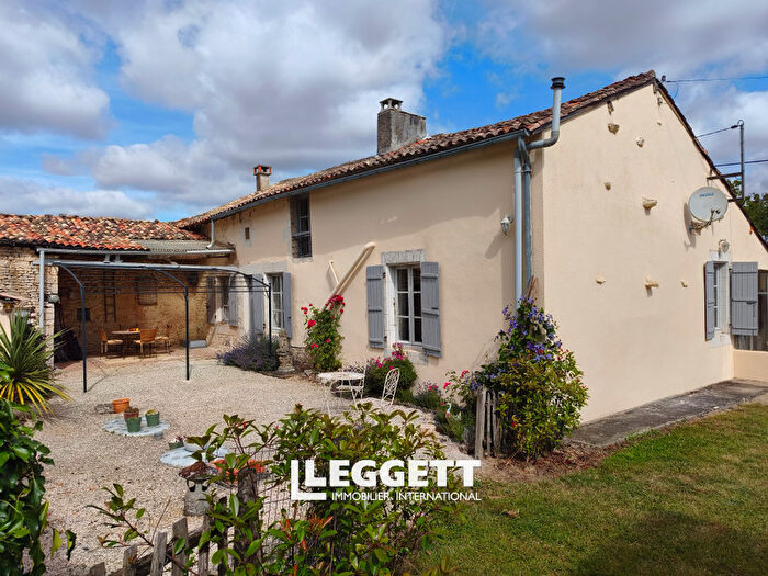 Saint-Macoux : Maison 6 pièces à vendre