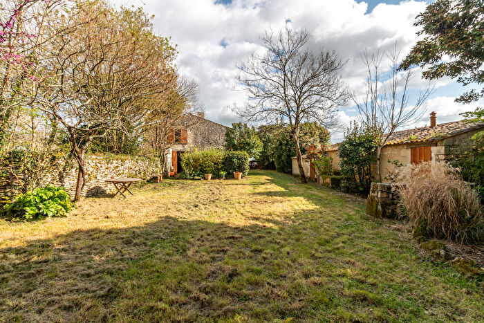 Maison 4 pièces à Saint-Romain-de-Benet, à vendre